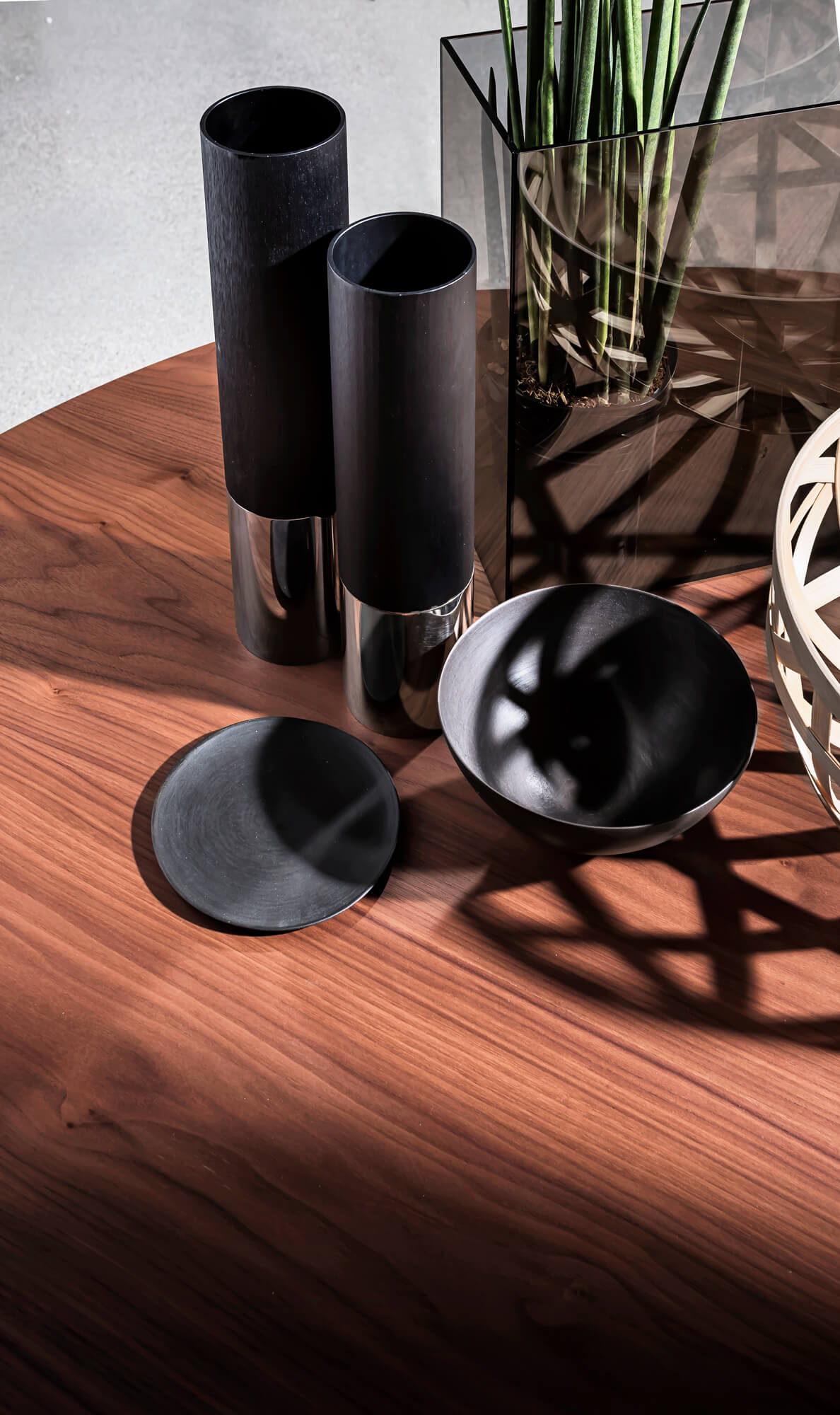 Flute Round Table by Sovet Italia | Cassoni