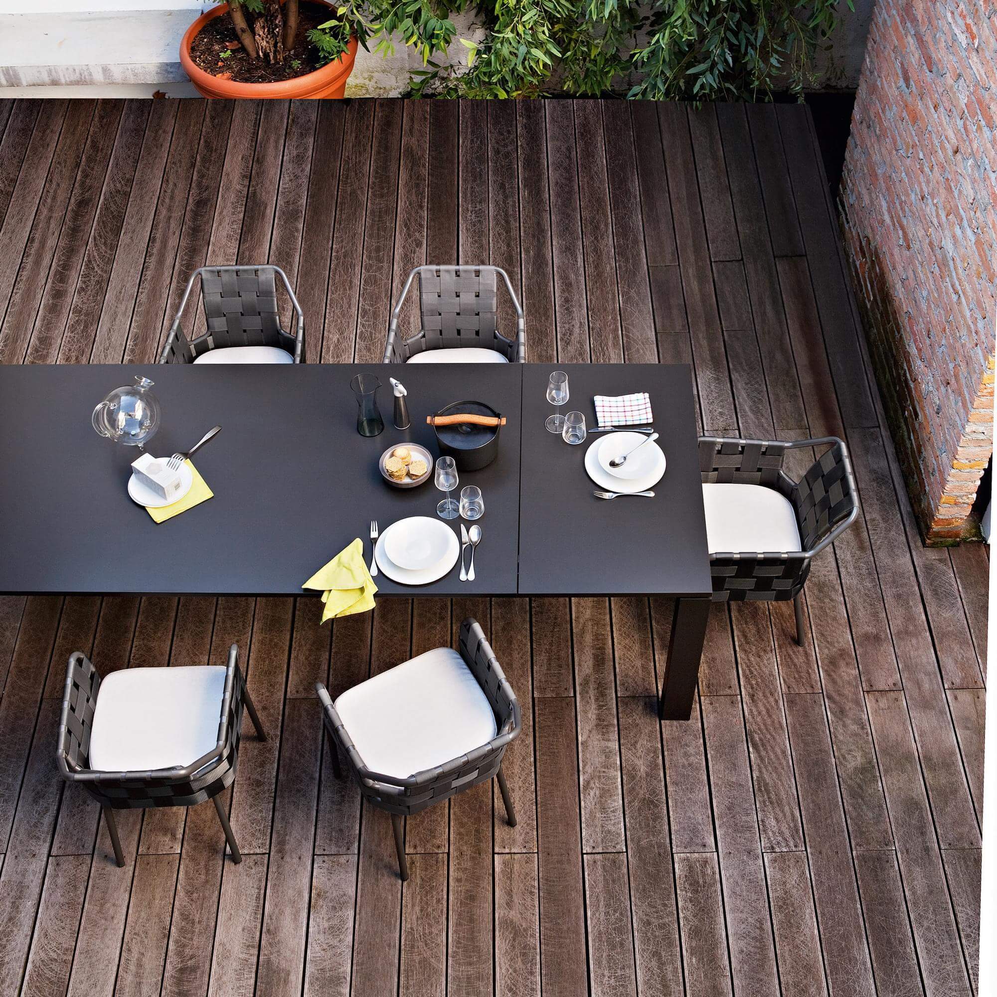 Dolmen Table by Varaschin | Cassoni