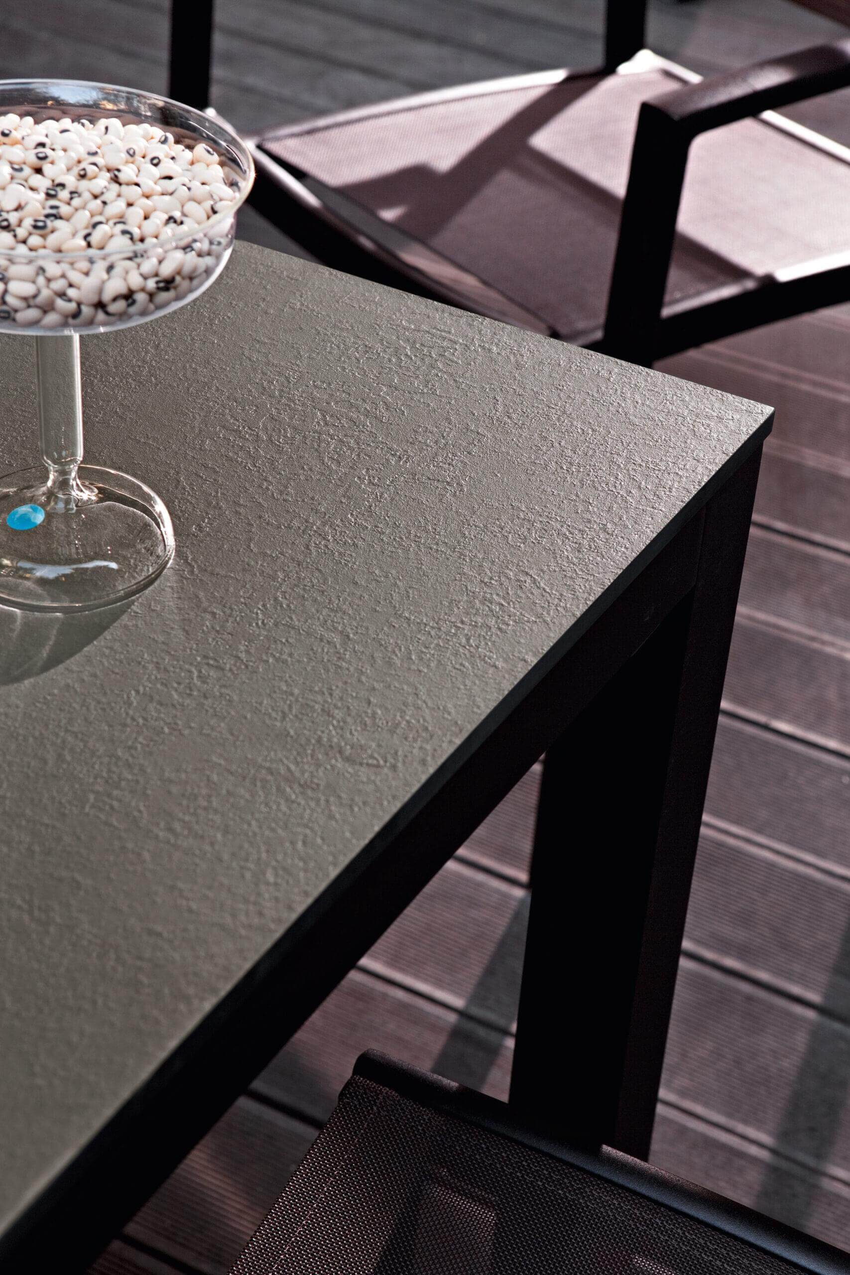 Dolmen Table by Varaschin | Cassoni