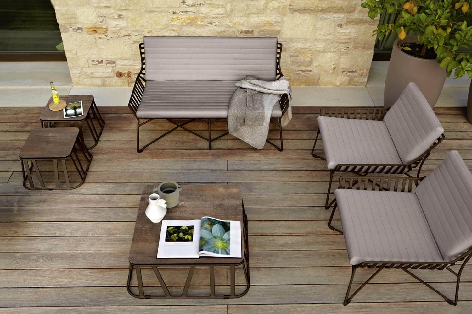 Versatile Hamptons Graphics Coffee Table - Italian Designer & Luxury ...