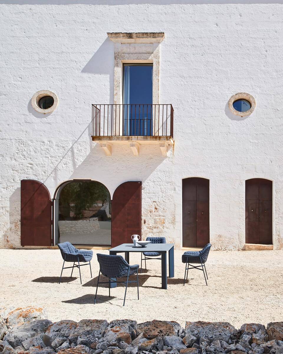 Plinto Table by Varaschin | Cassoni