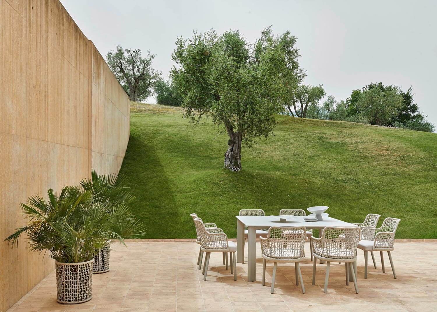 Plinto Table by Varaschin | Cassoni