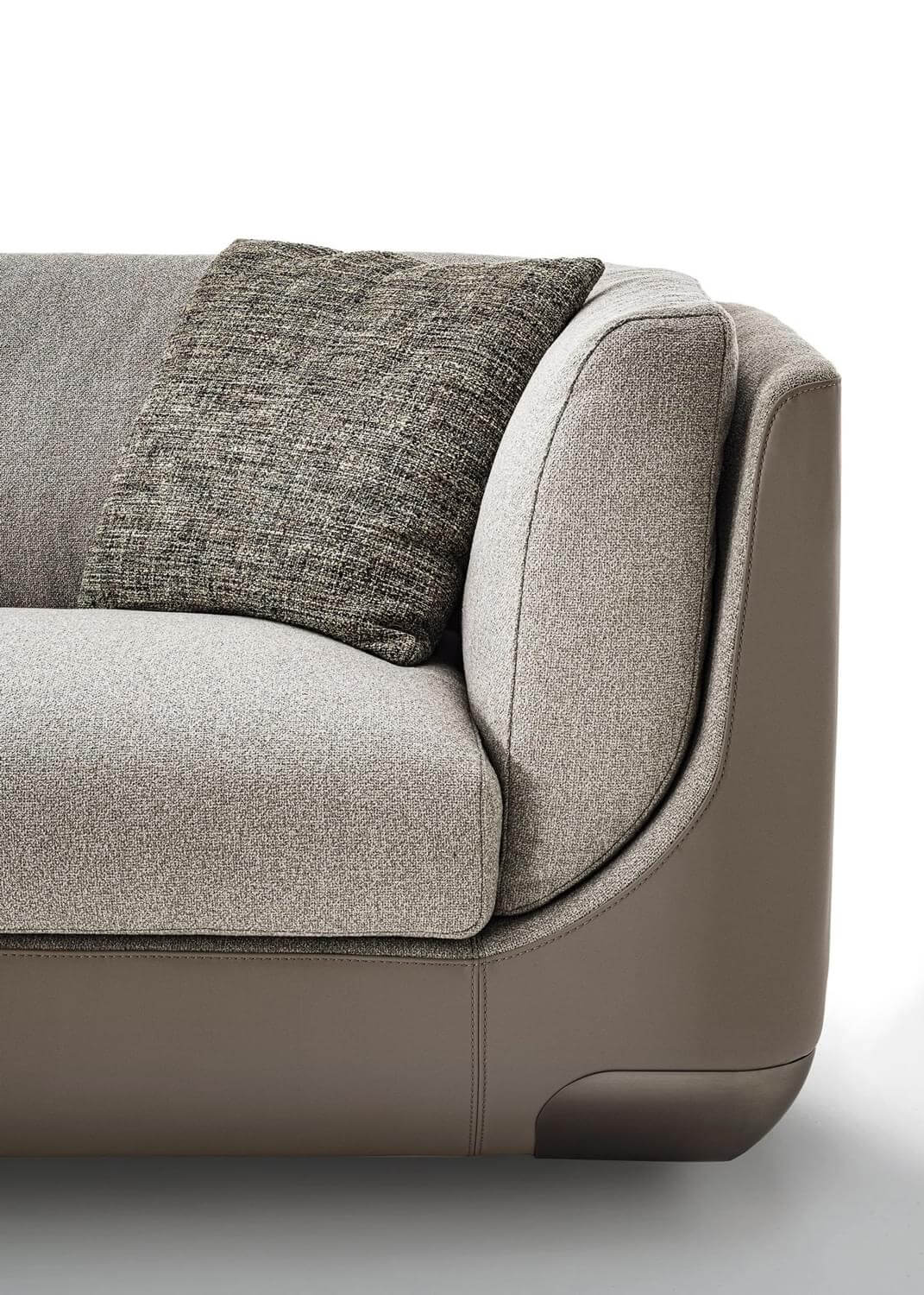 Bravery Sofa by Longhi | Cassoni