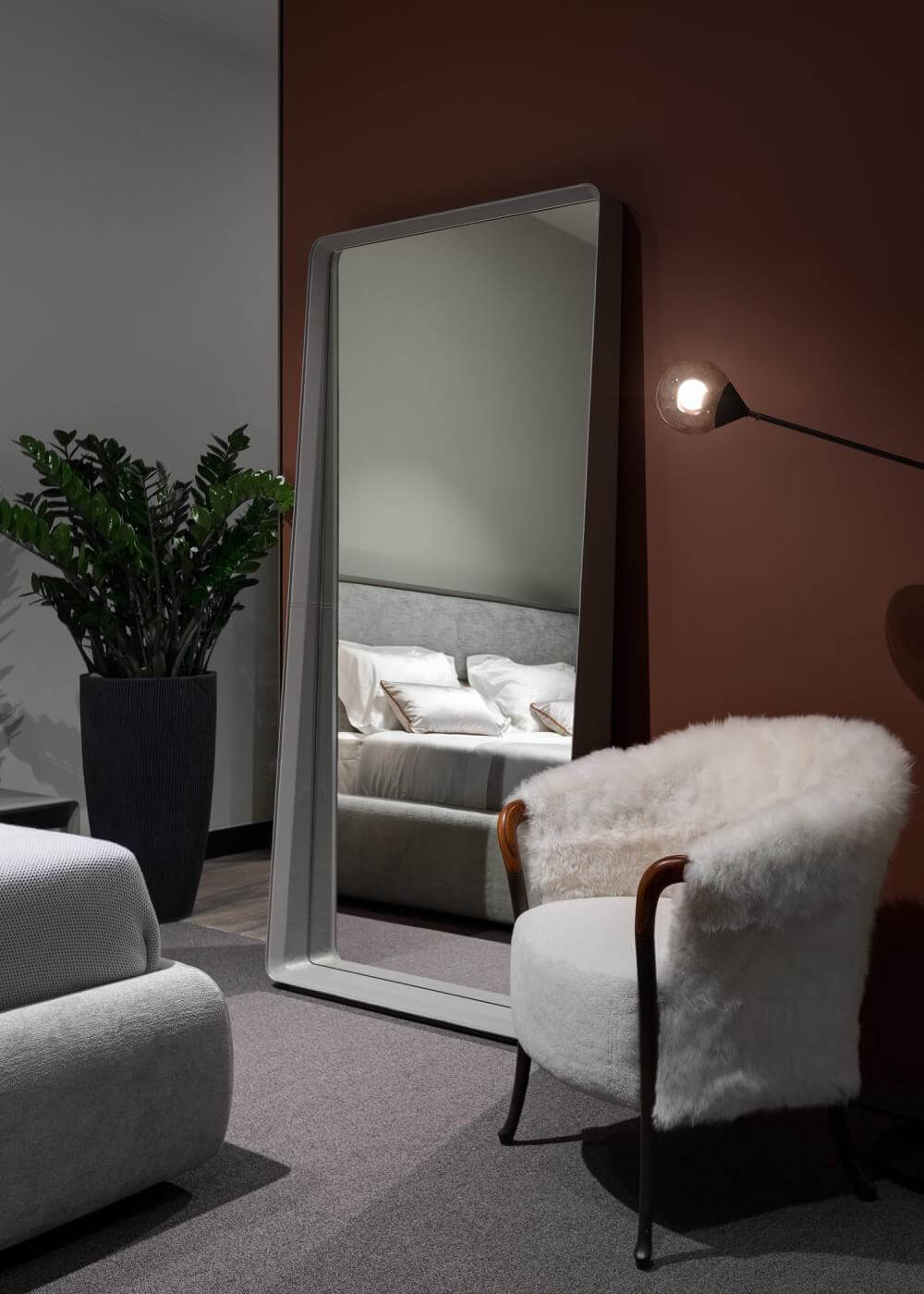 Frame Mirror by Giorgetti | Cassoni