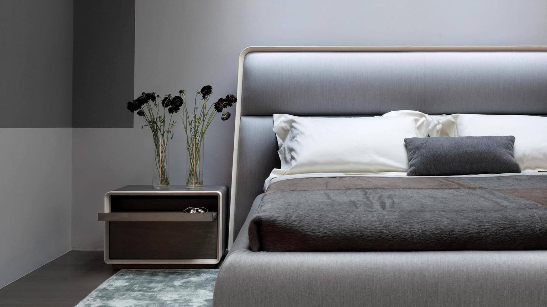 Frame Nightstand by Giorgetti | Cassoni