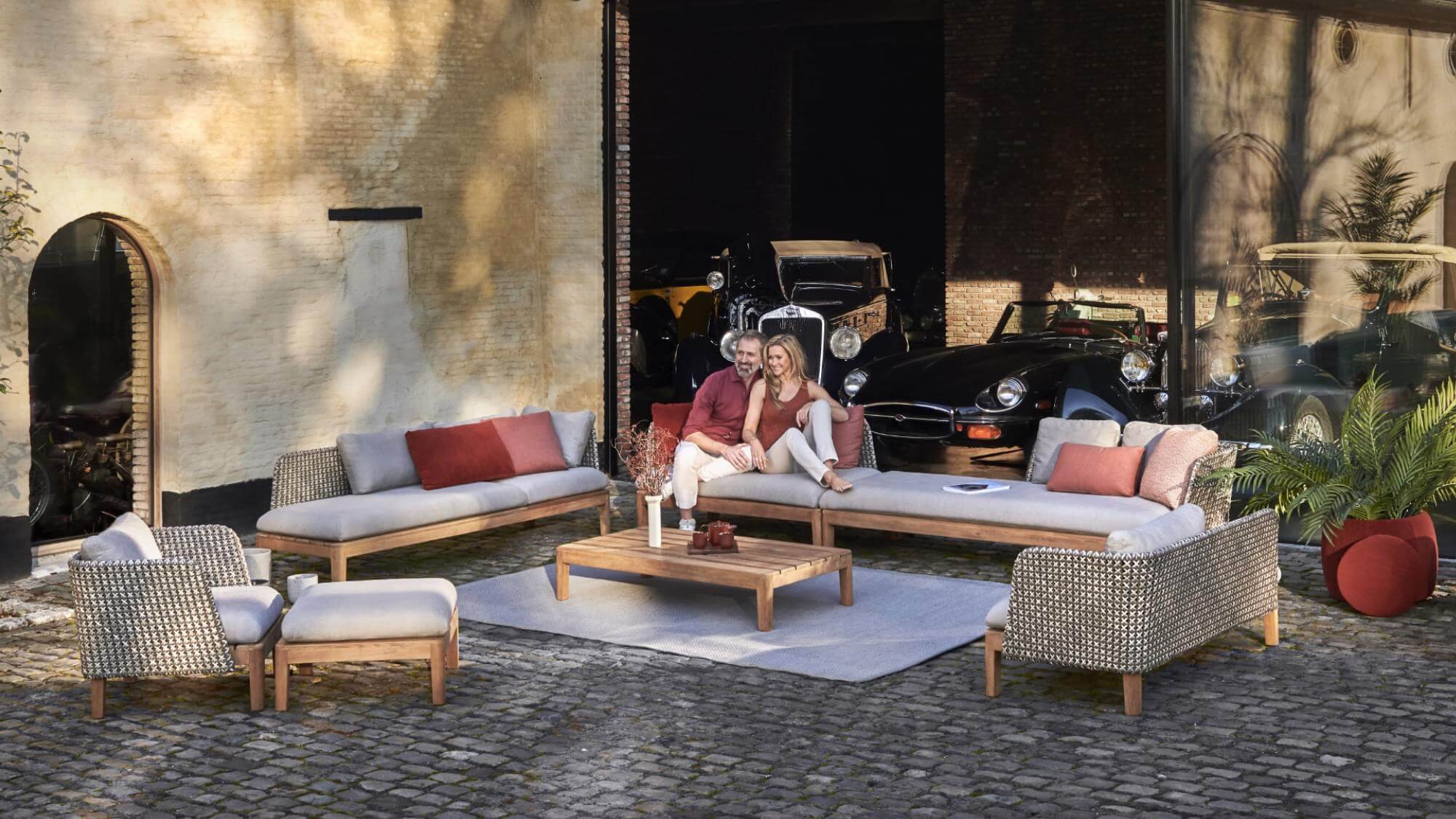 Exclusive Calypso Lounge Coffee Table - Designer & Luxury Outdoor Furniture at Cassoni