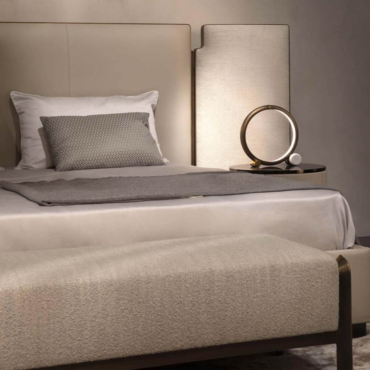 Falcon Bed by Rugiano | Cassoni