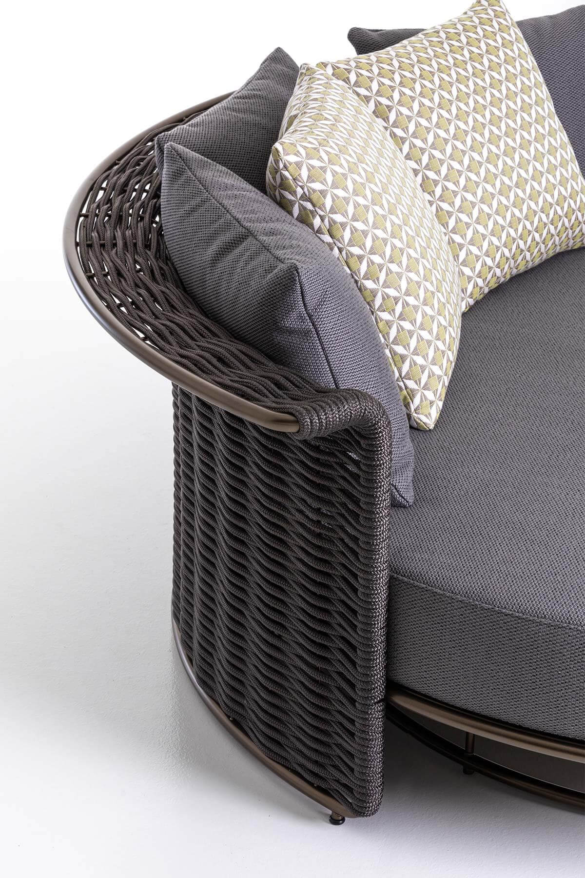 Elegant Marina Daybed - Italian Designer & Luxury Outdoor Furniture at ...