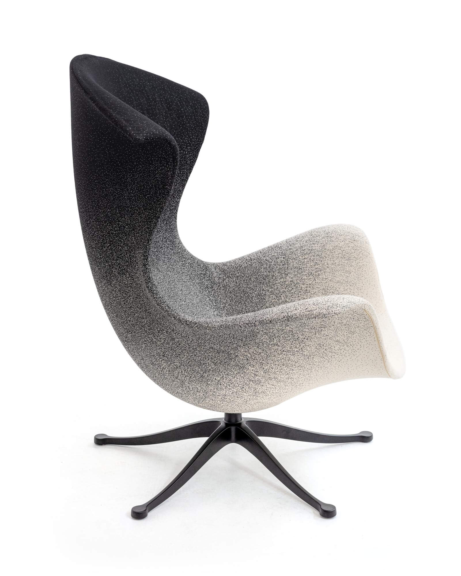 One Page Lounge Chair by Moroso | Cassoni