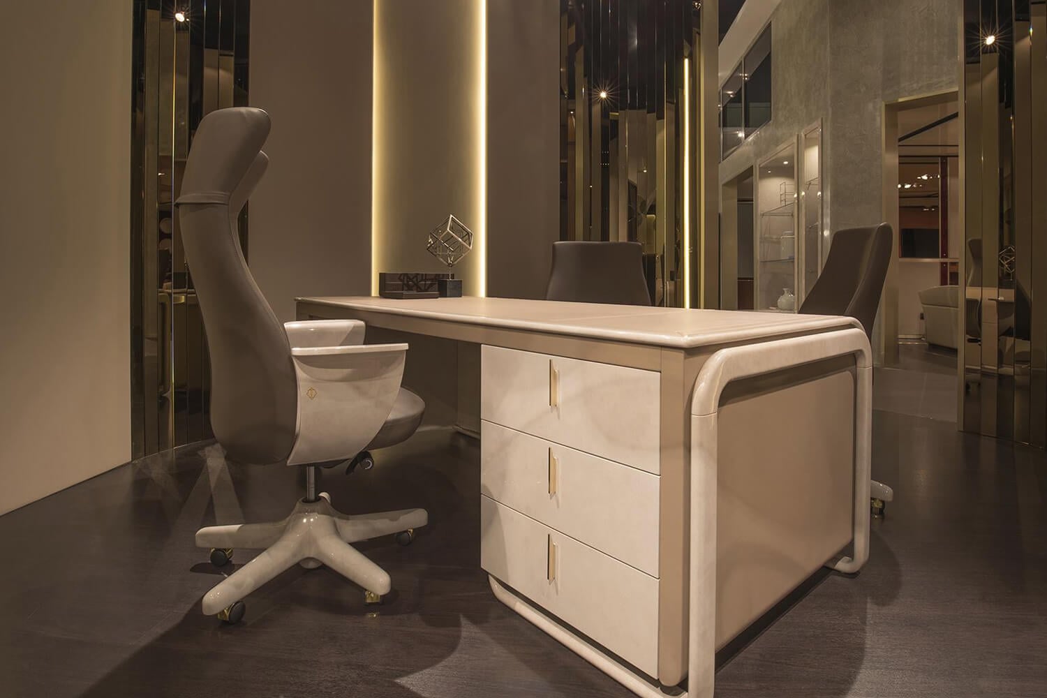 Sophisticated Eclipse Desk - Italian Designer & Luxury Furniture at Cassoni