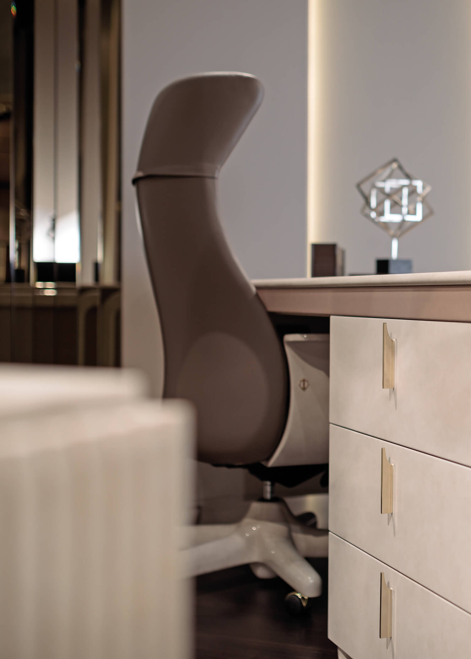 Sophisticated Eclipse Desk - Italian Designer & Luxury Furniture at Cassoni
