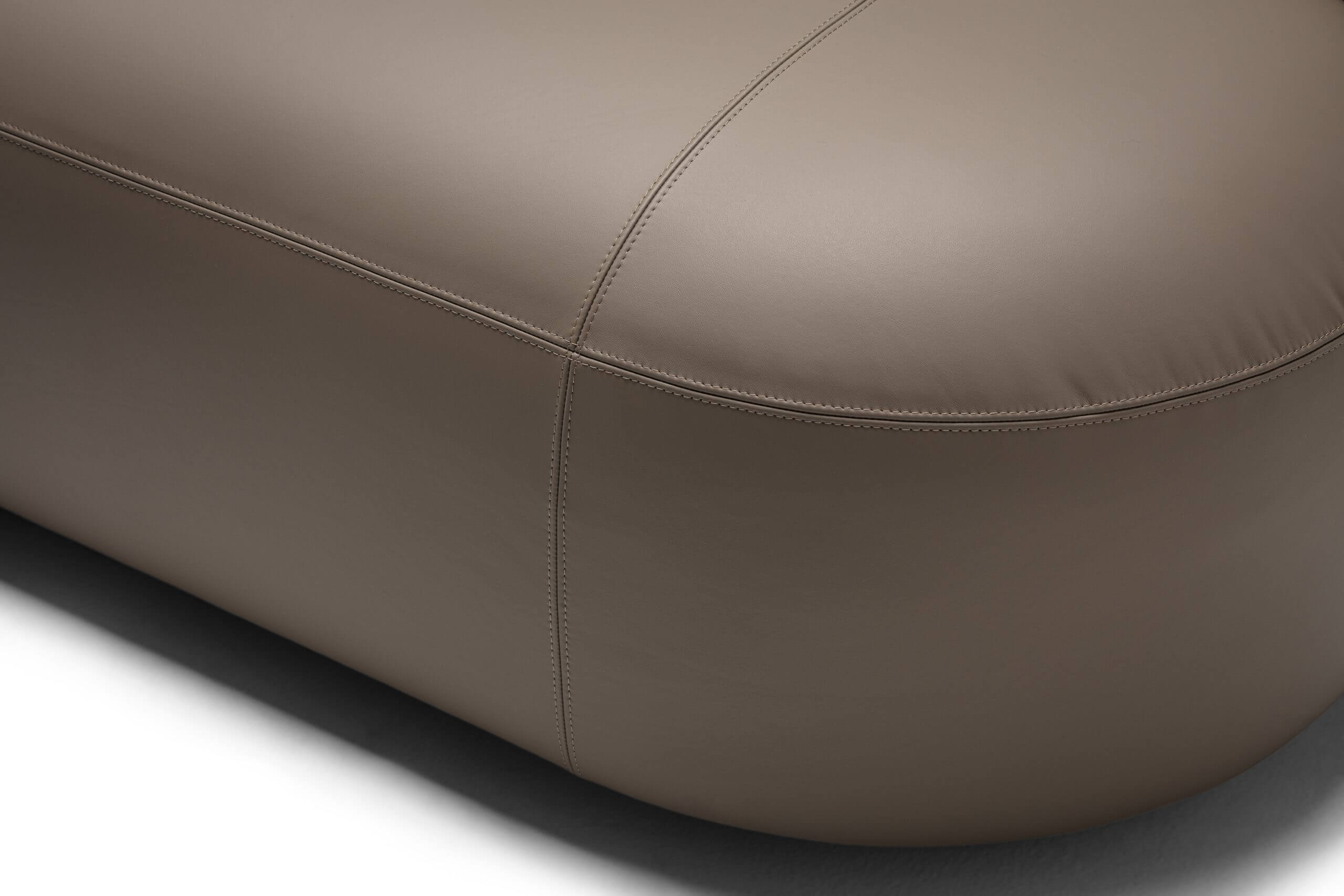 Hug Sectional by Frag | Cassoni