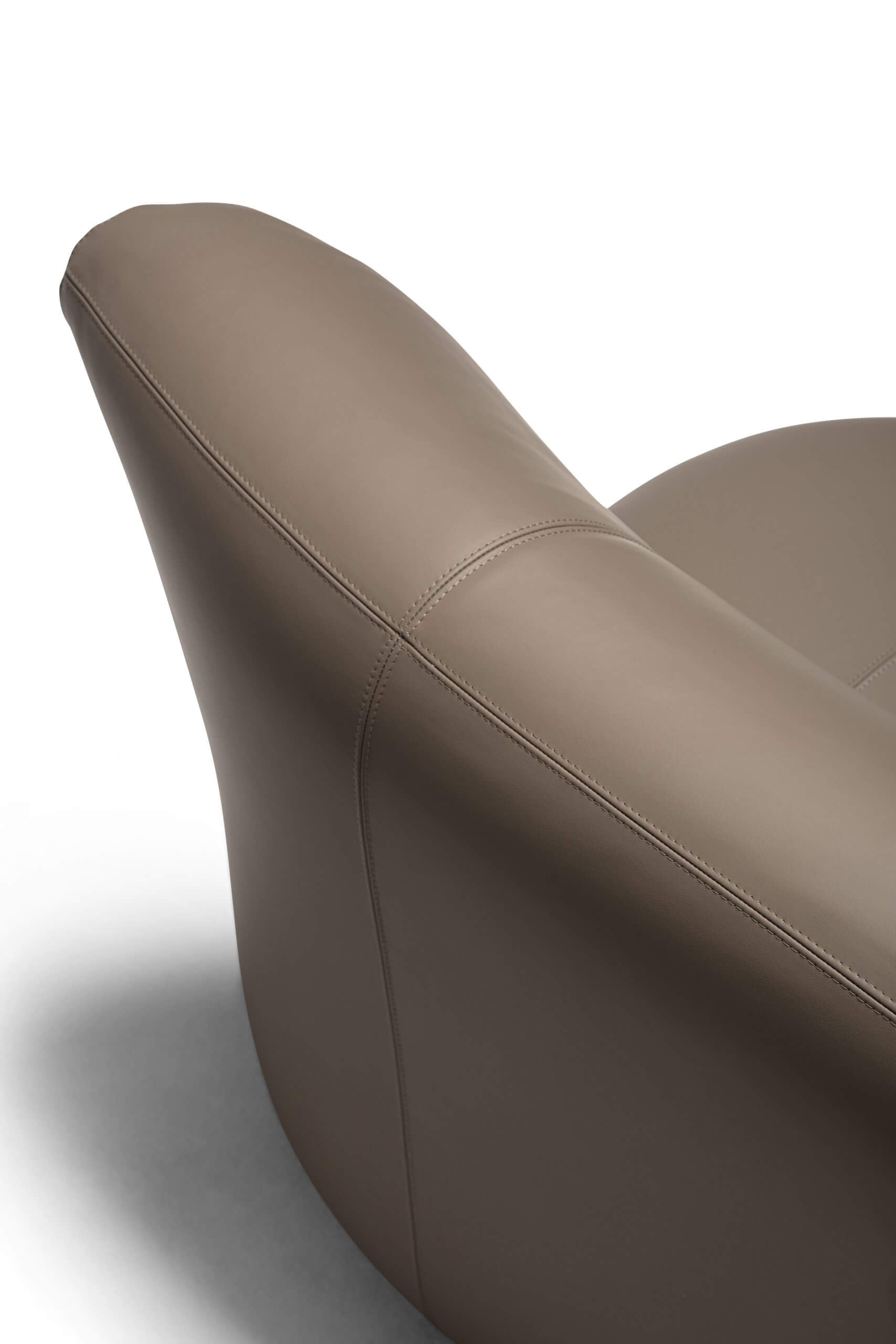 Hug Sectional by Frag | Cassoni