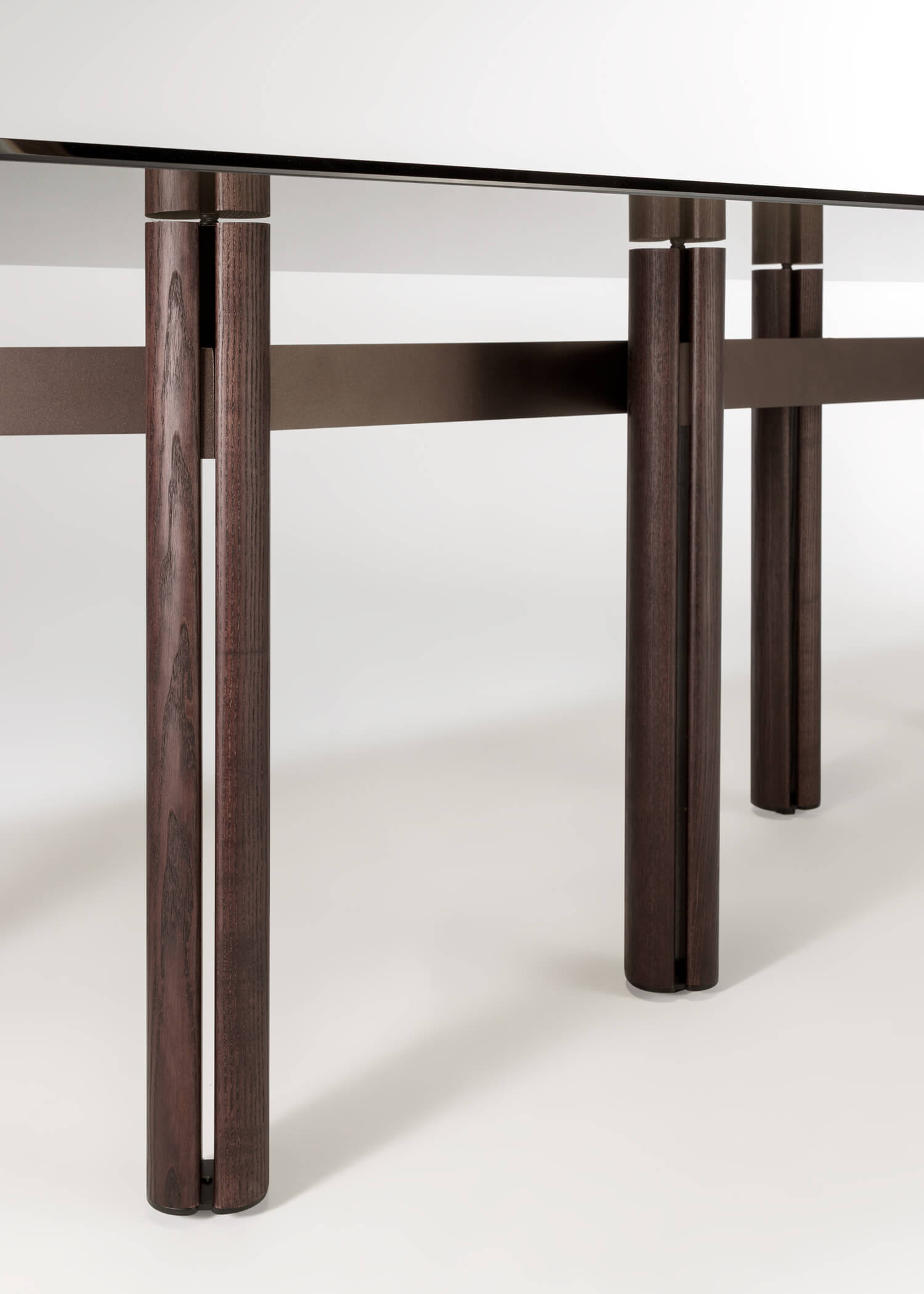 Elegant Ramo Table - Italian Designer & Luxury Furniture at Cassoni