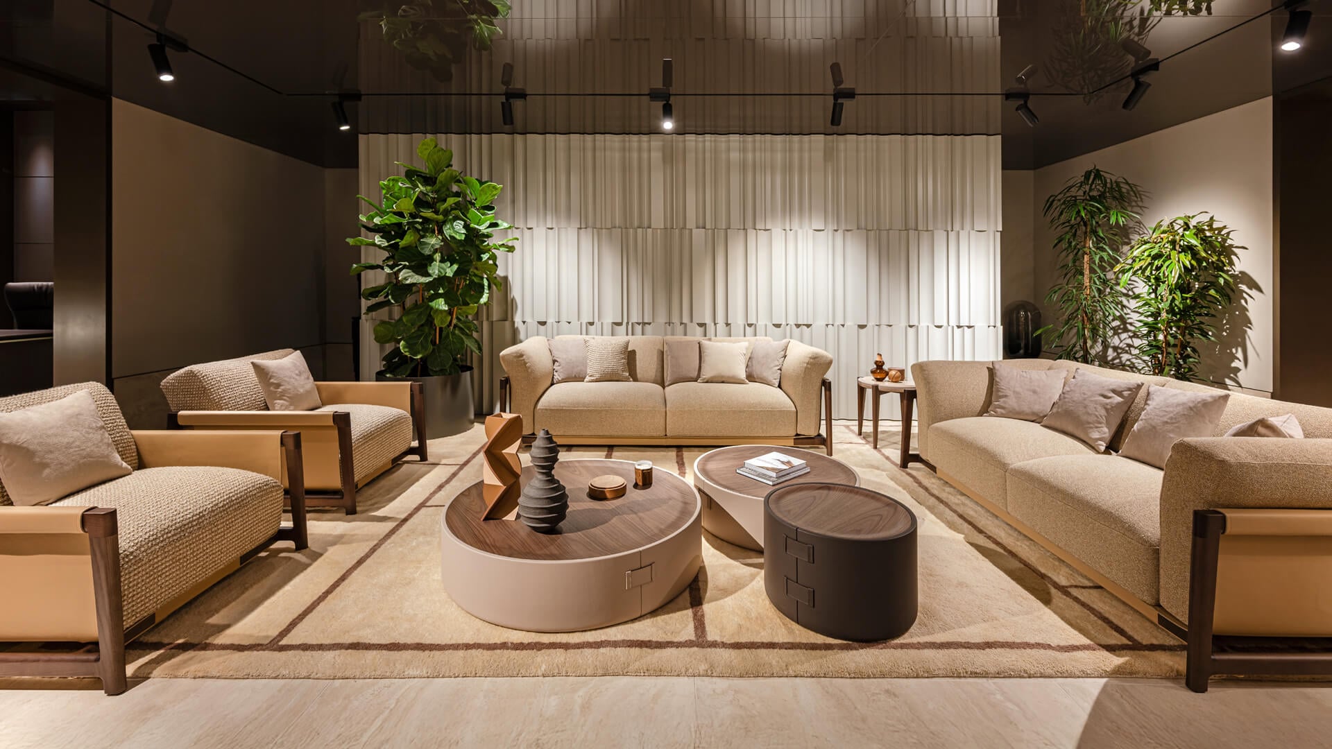 Versatile Kyma Side Table - Italian Designer & Luxury Furniture at Cassoni